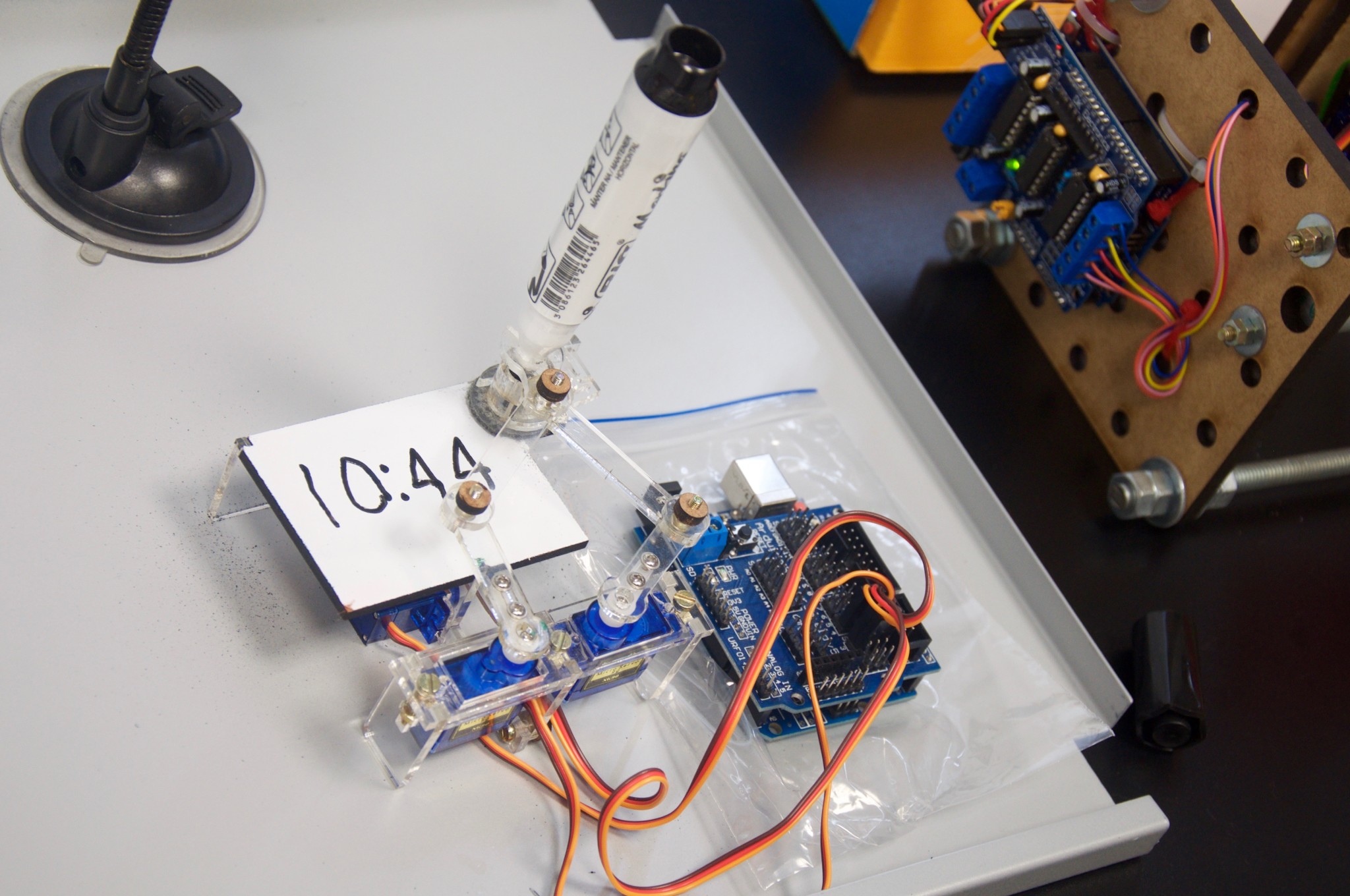 Plotclock Em Ação No Arduino Day 2016 Fazedores